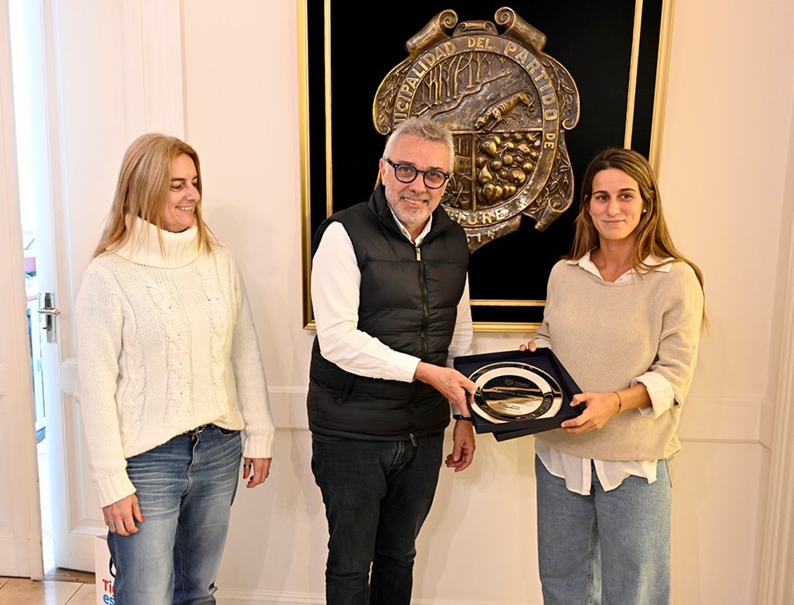 Julio Zamora recibió a la vecina y leona Agostina Alonso, tras ...