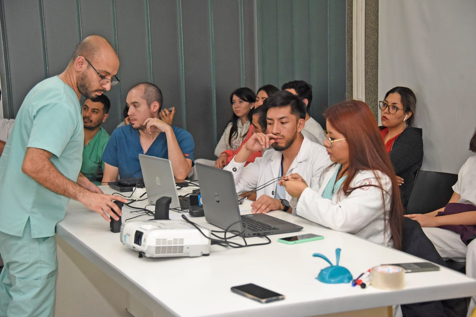 Se realizó una capacitación en cirugía con la técnica de bipartición ...