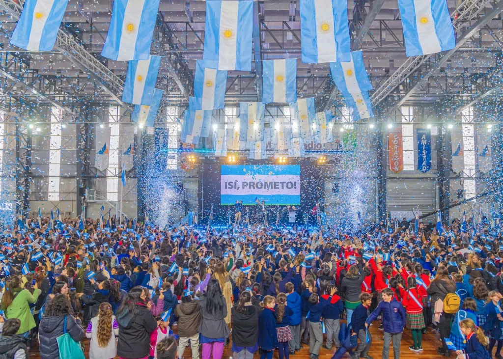 JUAN ANDREOTTI TOMÓ LA PROMESA DE LEALTAD A LA BANDERA A LOS ALUMNOS DE ...