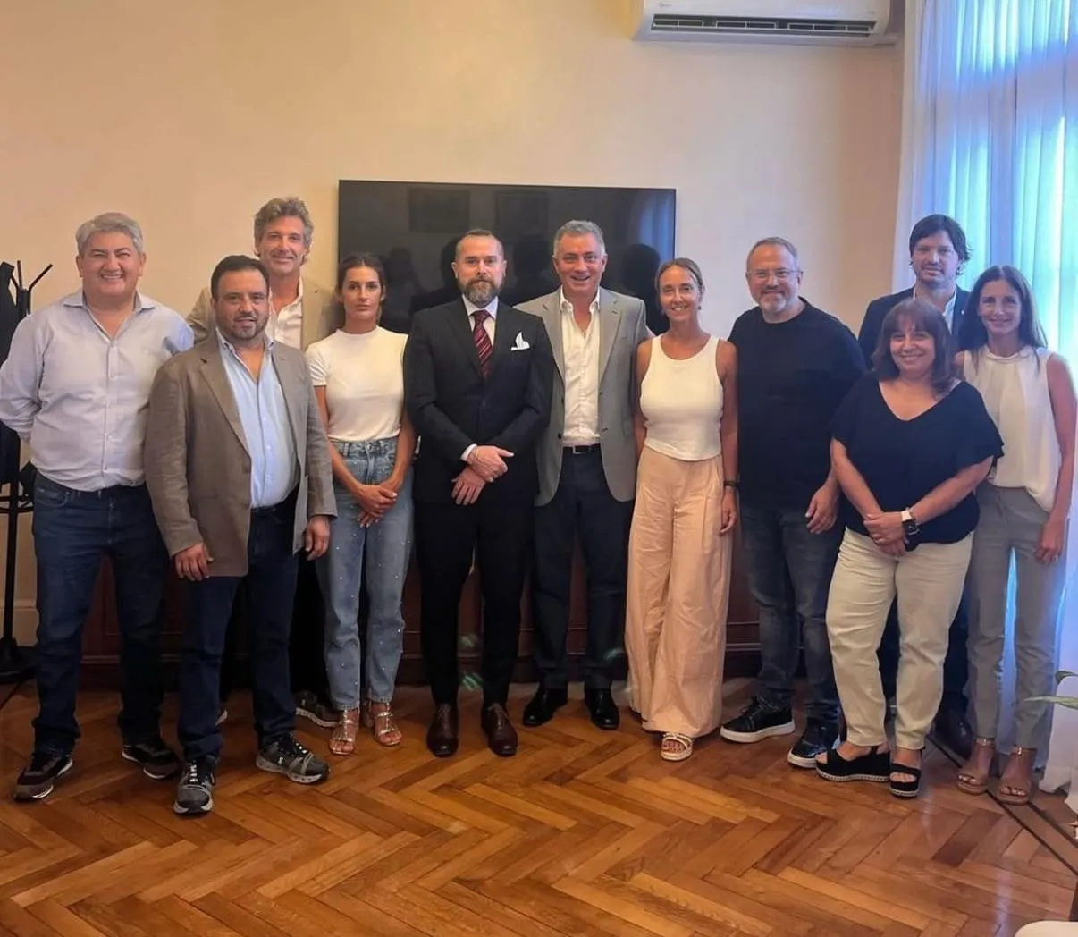 SEGUNDO CERNADAS SE SUMA A LA LIBERTAD AVANZA Y RECONFIGURA EL ...