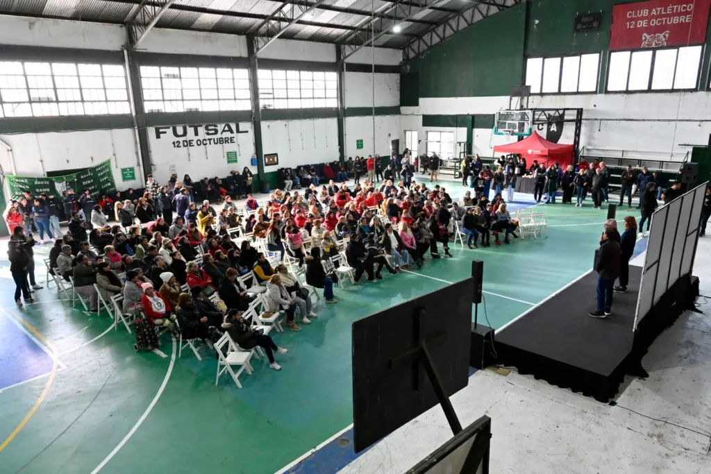 JULIO ZAMORA DISTINGUIÓ LA LABOR DE MÁS DE 200 TRABAJADORAS Y ...