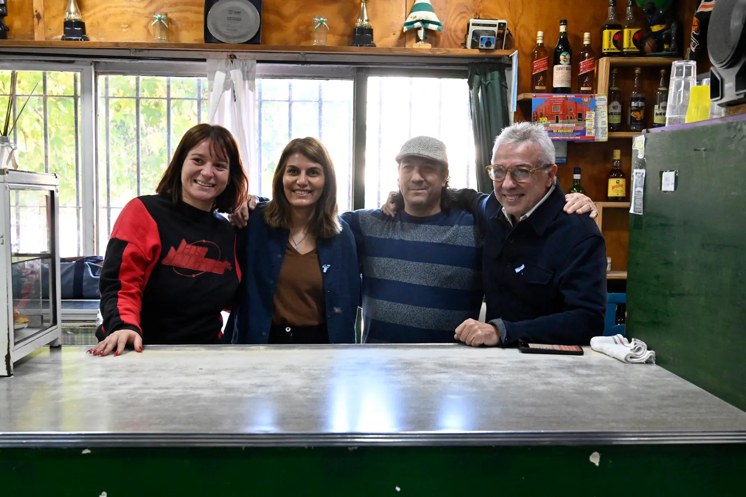 JULIO ZAMORA DISTINGUIÓ LA LABOR DE MÁS DE 200 TRABAJADORAS Y ...